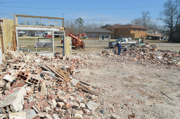 Knocked down: Burned-out building demolished | The Bogalusa Daily News